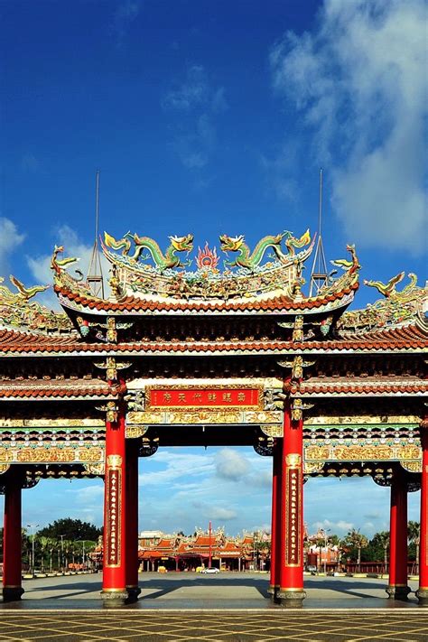 臺北時裝週2023aw開幕大秀《敬藝》南鯤鯓代天府 重磅登場！ Vogue Taiwan