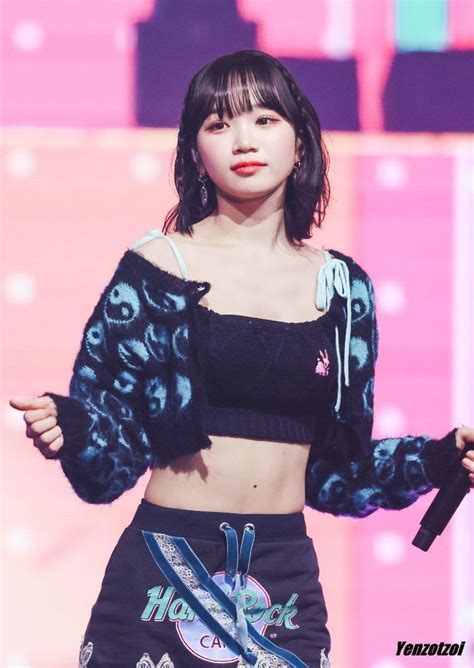 무대 위 김채원 걸그룹연예인 움짤저장소