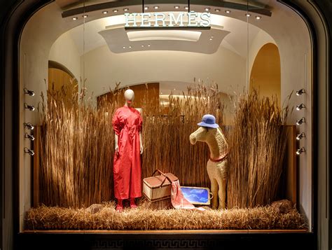 Hermès Window Displays Ss19 2 Images Behance
