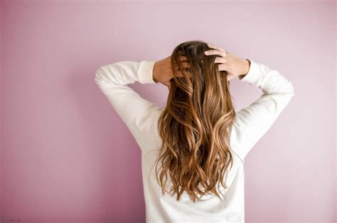 Cara Mengatasi Rambut Rontok Yang Berlebihan Secara Tepat Dan Alami