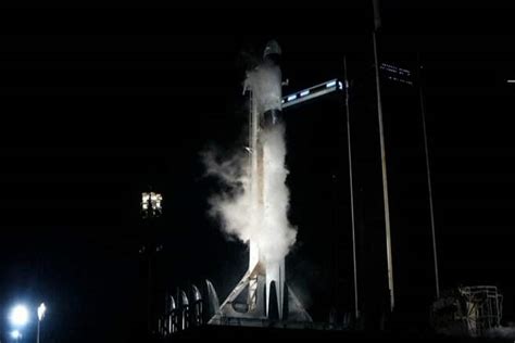 Cohete De Space X Despega Hacia La Estación Espacial Internacional