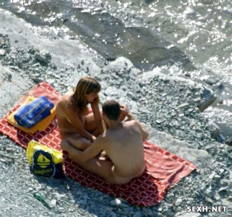 Секс молодых нудистов на пляже Pic