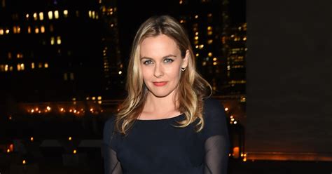 Alicia Silverstone Wears A Clueless Outfit In A Lip Sync Battle
