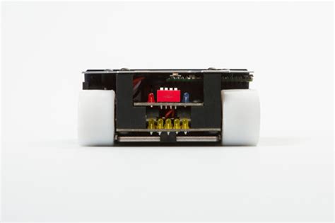 Tým SumoBoy a jeho mini robot