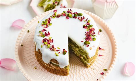 طرز تهیه کیک پسته و گلاب دو لایه Kivaaz