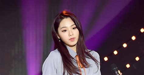 Md화보 꿀벅지 건재하네구구단 미나 아찔한 다리 꼬기