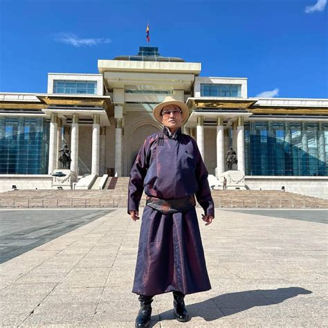 Ulzii Tovchoo 🇲🇳Ардын жүжигчин С Жавхлангийн цолны найр Facebook