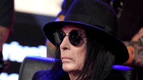 Mötley Crüe Mick Mars Suffered From Performance Issues On Tour