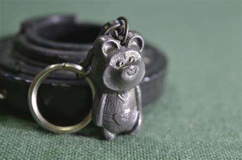 Купить Брелок для ключей Олимпийский мишка Олимпиада 1980 Москва Металл СССР в интернет