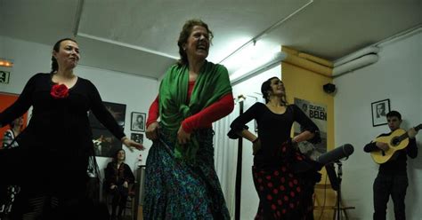 Academia de Flamenco INICIACIÓN AL BAILE FLAMENCO Y SEVILLANAS