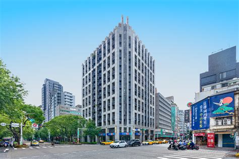 亞昕首藏店面 房產顧問王雅蓓