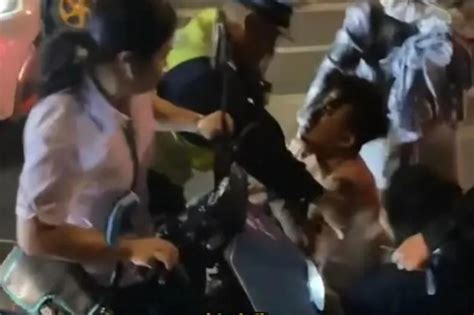 廣西行車糾紛 她不滿前方猛踩煞車 下車理論咬下他後背一塊肉 社會事件簿 中國 世界新聞網