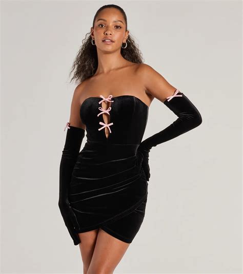 Off The Shoulder Black Dresses And Windsor