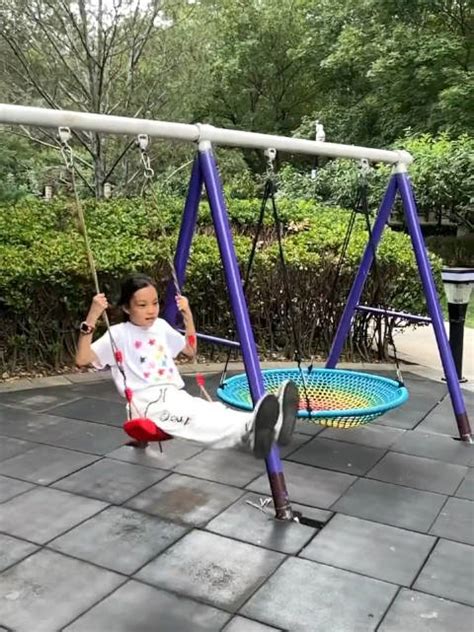 那个说我们白着呢的小搞笑女长这么大啦 新浪新闻