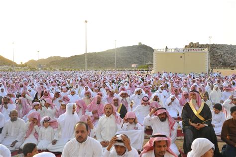 جريدة الرياض الاكتفاء بإقامة صلاة العيد في الجوامع وعدم إقامتها في