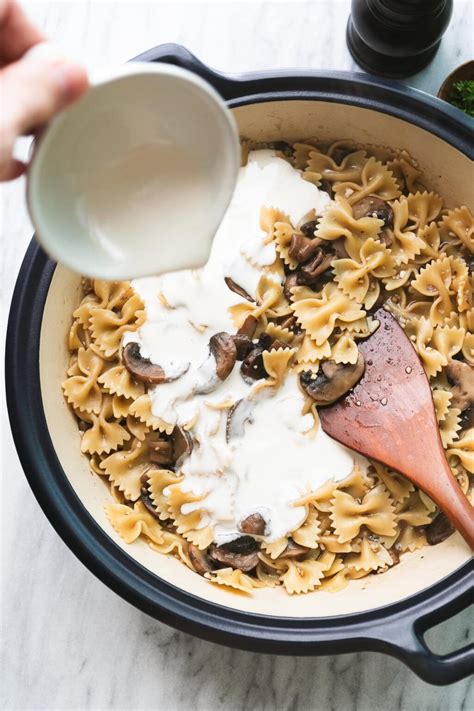 One Pot Creamy Vegan Mushroom Pasta The Simple Veganista