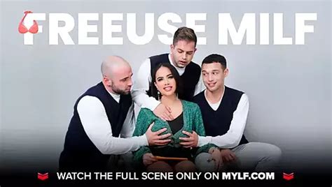 妈妈交换 哥特式继母和她的男孩勾引和操他们的邻居，以交换禁忌四人行 Xhamster