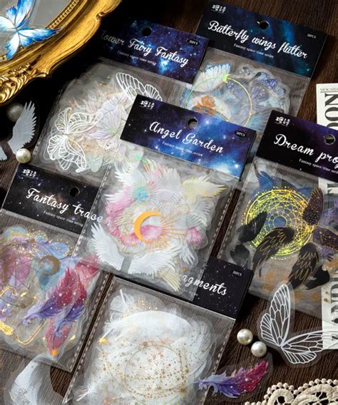 쇼핑위키 환상의 나라로 홀로그램 금박 스티커 빈티지 다꾸 천사 깃털 날개 악마 나비 다이어리 꾸미기 스크랩 탑꾸 폰꾸 폴꾸 아이패드 맥북 캐리어 아이폰 Z플립 꾸미기