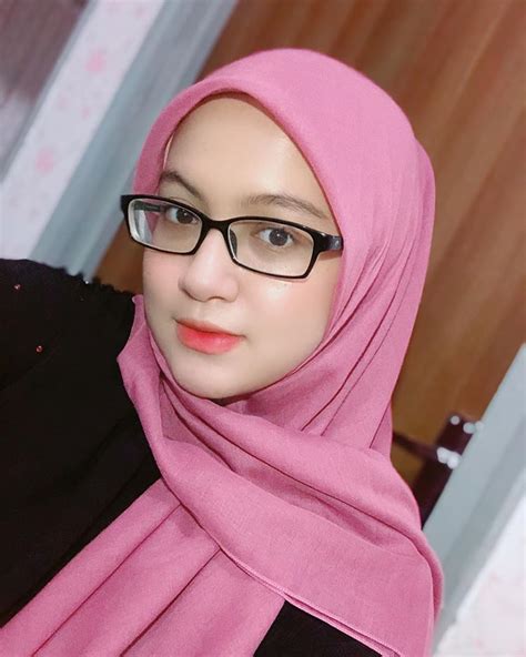 Awek Purdah Mata Merah Sean Bower