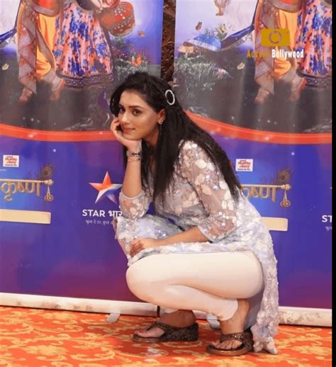 Mallika Singh In White Leggings Kisko Pasand Agayi Rmallikasinghhot