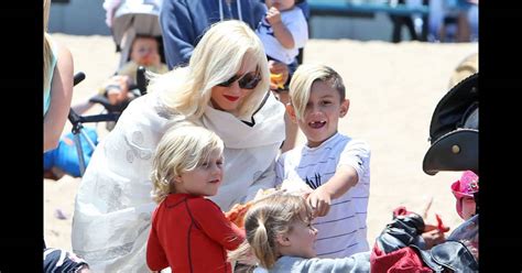 Gwen Stefani A La Plage Avec Kingston Et Zuma Elle Fuit Le Soleil