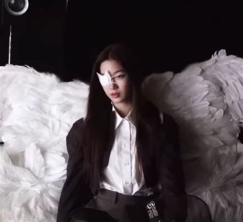 Kazuha Lesserafim In 2022 Photoshoot Pretty Girls Goth