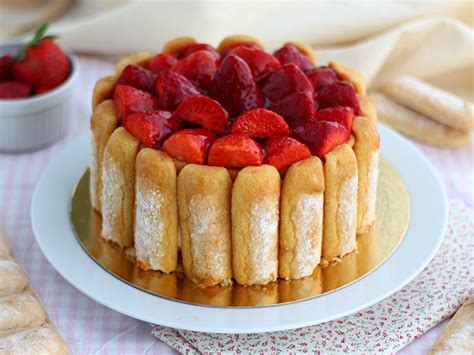 Charlotte Aux Fraises Facile Et Rapide Recette Ptitchef Recipe Hot