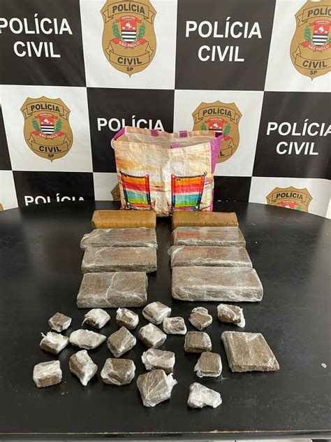 Homem é preso após ser flagrado transportando mais de kg de drogas em Santos Santos e