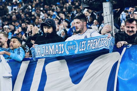 A Jamais Les Premiers Comment Les Jeunes Fans De LOM Cultivent