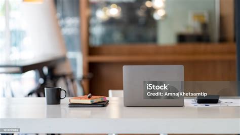 Gambar Ruang Kerja Kantor Modern Modern Dengan Laptop Komputer Pribadi