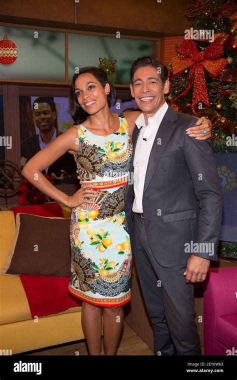 Miami Fl December 8 Rosario Dawson And Johnny Lozada On The Set Of