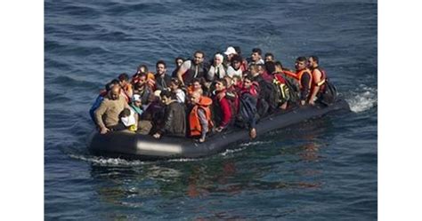 Гръцкият външен министър Към Европа приближават около 300 хиляди мигранти