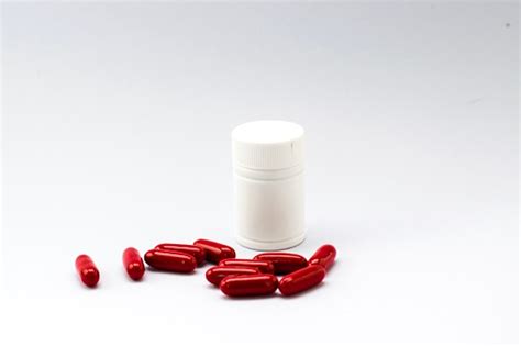 플라스틱 병 백색 및 백색 배경에 마약 벽지를 사용 하 여 패키지 작업 사진 및 고립 된 이미지에 대 한 0명에 대한 스톡 사진 및 기타 이미지 Istock