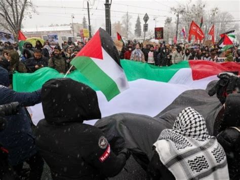Demonstracja pod ambasadą Izraela w Warszawie Stop czystce etnicznej