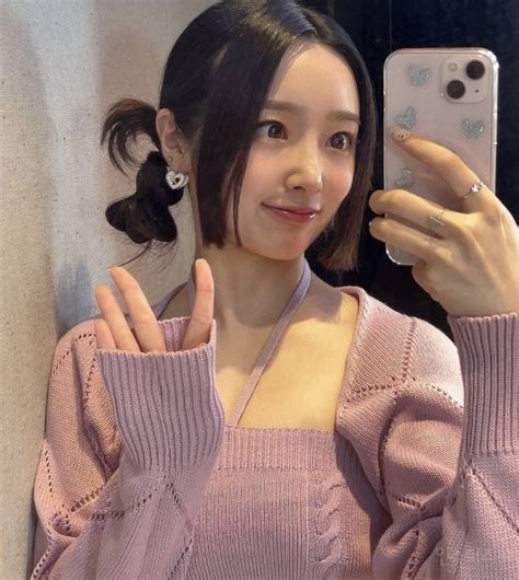 귀여운 폰 케이스에 진짜 진심인 듯한 여자 아이돌 인스티즈 Instiz 인티포털 카테고리