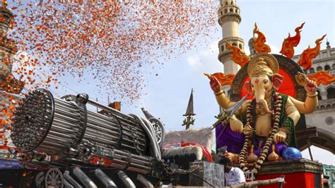 Ganesh Idol Immersion Continues In Hyderabad Hyderabad News News9live