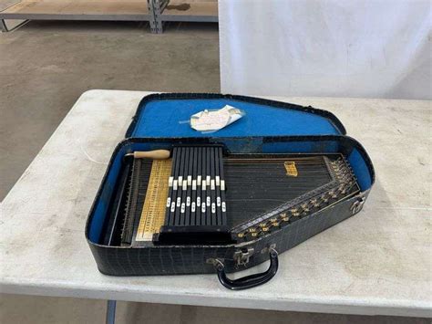 Autoharp In Case Lee Real Estate And Auction Service