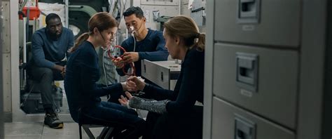 Stowaway Review Joe Pennas Netflix Sci Fi Solves A Very Old Problem