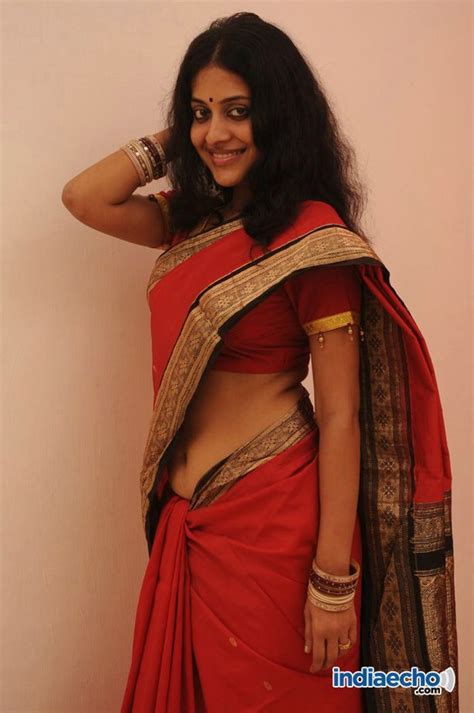 Gorgeous Desi Beauty Kavitha Nair Spicy Navel Show In Saree