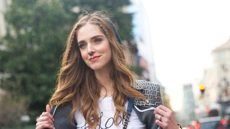 10 Prendas Que No Pueden Faltar En Tu Armario Glamour