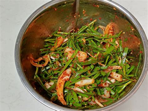 매콤하면서 고소한 부추양파겉절이 레시피