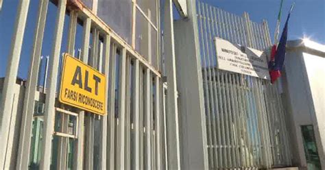 Droga E Telefonini In Carcere Con I Droni Tre Agenti Aggrediti