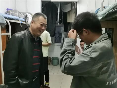 寒流来袭递温暖，关怀备至暖人心 学工组辅导员走访学生宿舍 首页 艺术与传媒学院