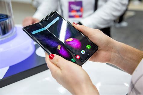 サムスン“外折りスマホ”の特許出願！ 折りたたみスマホ業界でさらに影響力を拡大か Otona Life オトナライフ