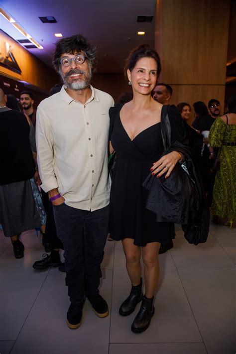 Helena Ranaldi faz rara aparição o marido o ator e diretor Daniel