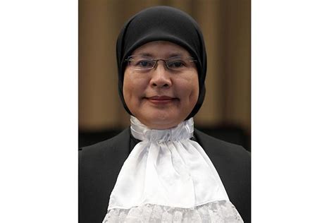 Tengku Maimun Tuan Mat Is Malaysias First Ever Woman Chief Justice
