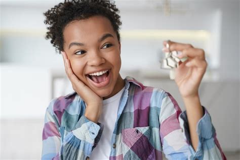 Premium Photo Excited African American Teen Girl Tenant Showing Keys