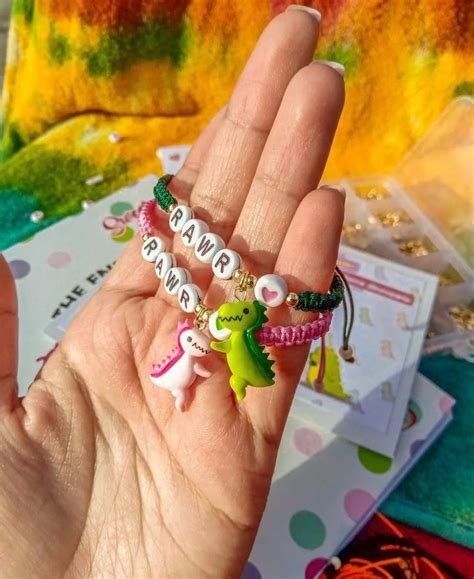 Rawr Significa Te Amo En Idioma Dinosaurio 🦖💗 En 2025 Hacer Pulseras