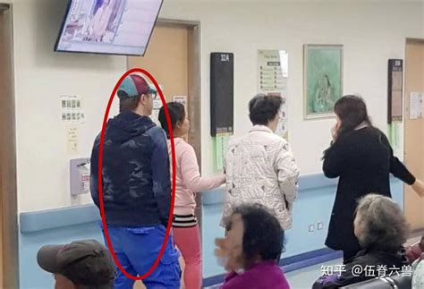 58岁庾澄庆近照曝光，现身医院神情紧张，疑因母亲生病停工尽孝 知乎