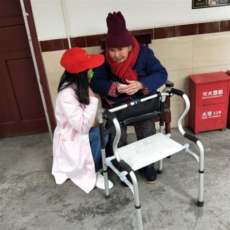 青协志愿者养老院送温暖 成医新闻网